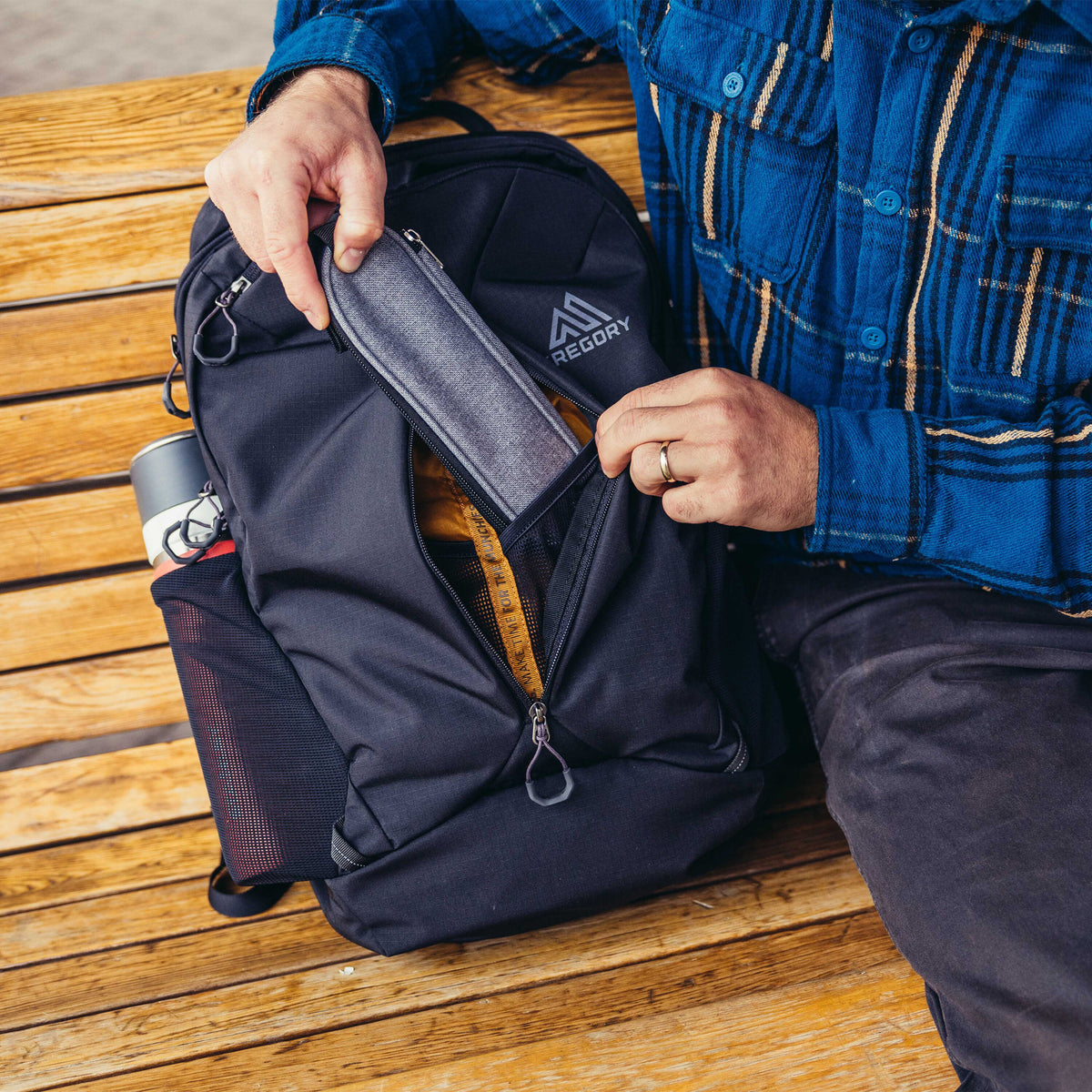 Rhune 28 Carbon Black – Frontier Equipment